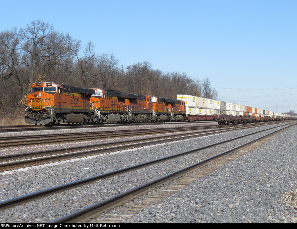 BNSF 7823